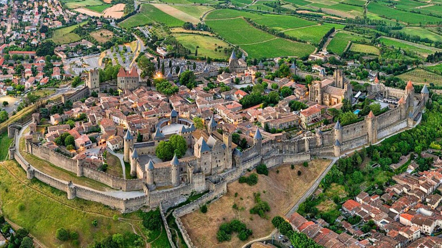 Famous French Fortifications: 12 of France’s Most Impressive Castles ...